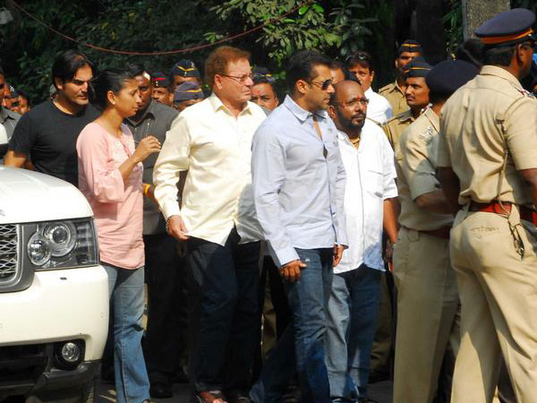 Salman Khan Visit | Bal Thackeray | Ailing | House Matoshree | Shiv ...