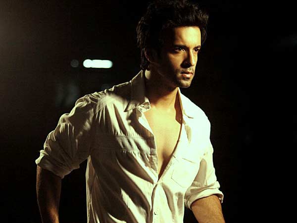 Aamir Ali | Jhilmil Sitaaron Ka Aangan Hoga | Hot Pictures - Filmibeat