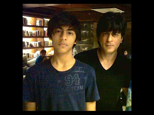Rare | Unseen | Pictures | Shahrukh Khan | Son | Aryan - Filmibeat