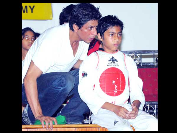 Rare | Unseen | Pictures | Shahrukh Khan | Son | Aryan - Filmibeat