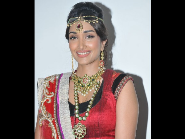 Jiah Khan In Housefull Saree