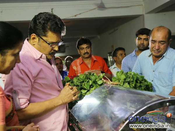 Photos | Stars | Last Tribute | To | Manjula Vijay Kumar - Filmibeat