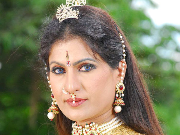 Chandrika | Item Number | Chaturbhuja - Filmibeat