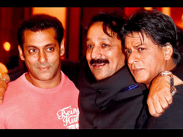 Shahrukh Khan | Hug | Patch Up | Salman Khan - Filmibeat