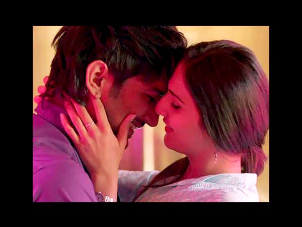 Sushant Singh Rajput | Kissing | Liplock | Parineeti Chopra | Shuddh Desi Romance - Filmibeat