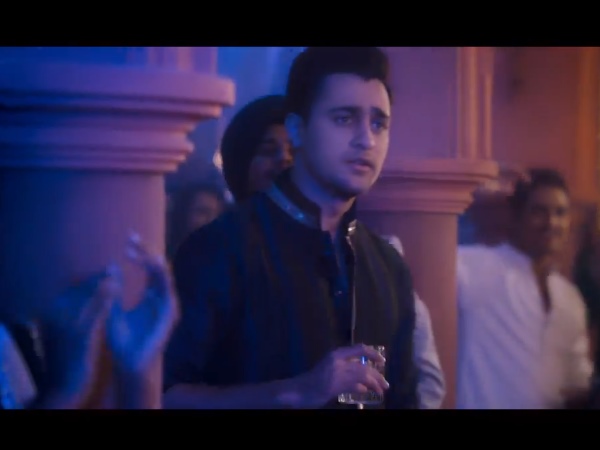 Kareena Kapoor | Gori Tere Pyaar Mein | Tooh Song - Filmibeat