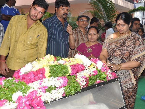 Dharmavarapu Subramanyam Last Rites | Death Funeral In Native ...