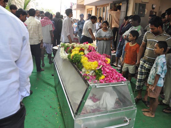 Dharmavarapu Subramanyam Last Rites | Death Funeral In Native ...