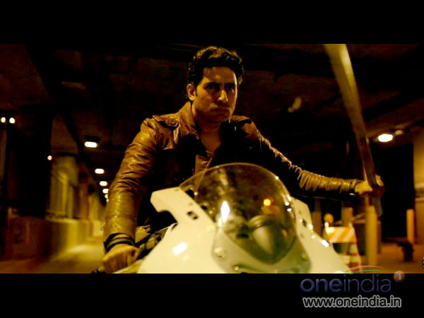 Abhishek Bachchan | Dhoom 3 Stunts | Amir Khan | Auto Rickshaw Stunt ...