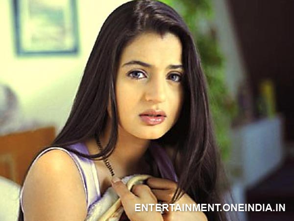 Amisha Patel | Injured | Action Scene - Filmibeat