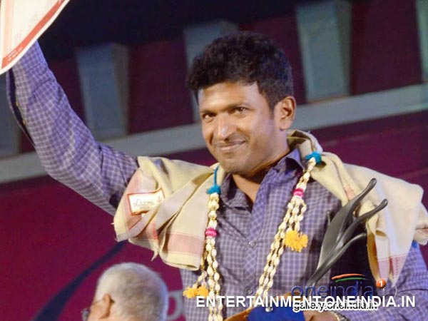 Photos: Puneet Rajkumar, Ramya Honoured With State Awards - Filmibeat