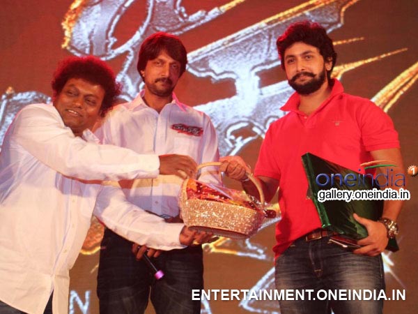Photos: Ambareesh Graces Sudeep's Maanikya Movie Press Meet - Filmibeat