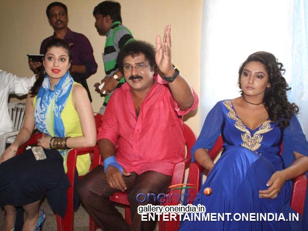 Photos: Ravichandran’s Ramp Walk With Ragini Dwivedi, Lakshmi Rai ...