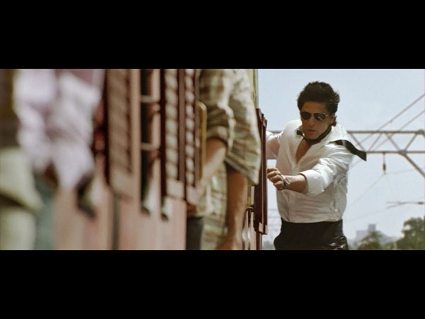 Shahrukh Khan Train Scene | Shahrukh Khan Train | Shahrukh Khan Train ...