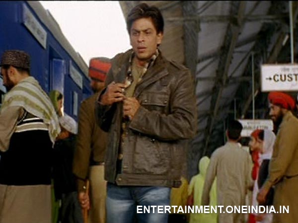 Shahrukh Khan Train Scene | Shahrukh Khan Train | Shahrukh Khan Train ...