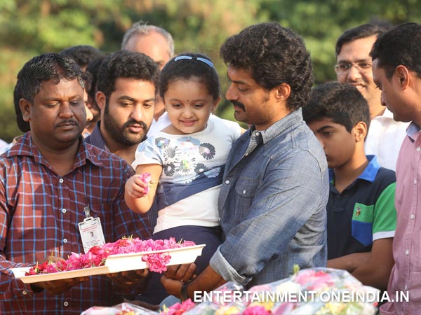 Photos: Jr NTR, Kalyan Ram At NT Rama Rao's 91st Birth Anniversary ...