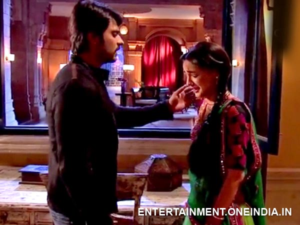 Rangrasiya 28th May Written Episode | Rudra Cries In Paros Lap - Filmibeat