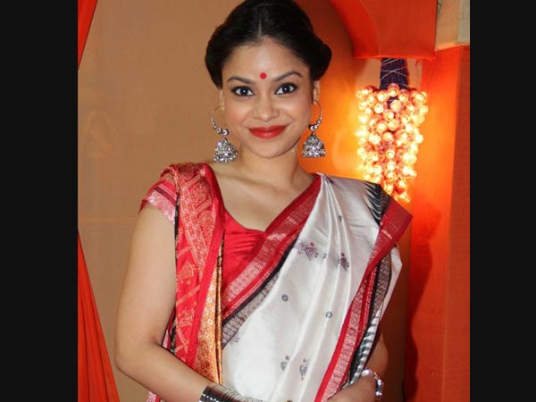 Sumona Chakravarti Aka Mrs Bittu's Happy Birthday! - Filmibeat