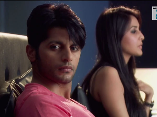 Qubool Hai 27th June Written Episode | Aahil Gets Engaged To Nida | Sanam Apologises To Aahil ...