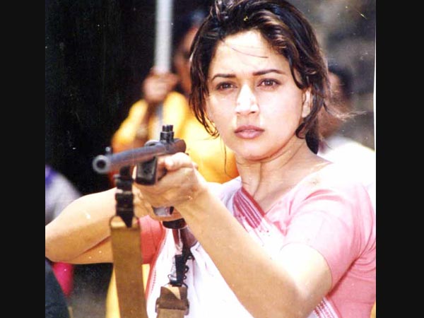 Bollywood Actresses Gun Skills On Screen | Rani Mukerji Mardaani ...