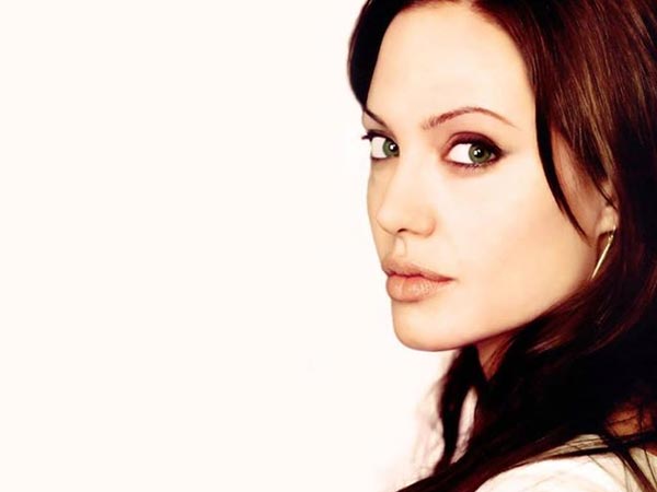 Angelina Jolie Facts | Angelina Jolie Interesting Facts | Things Know ...