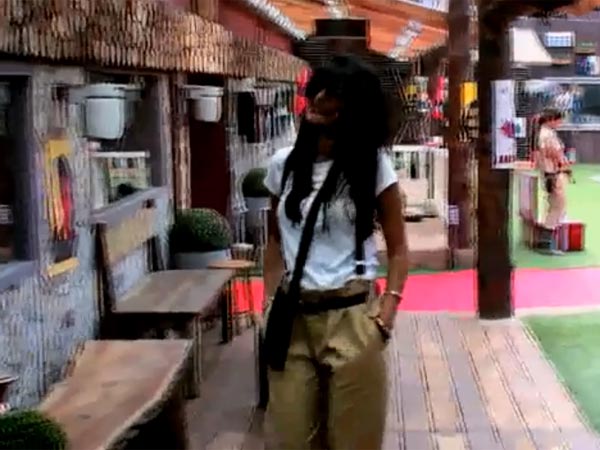 Bigg Boss 8 Gautam Gulati Makes Sonali Raut Cry Gautam Gulati Exposes
