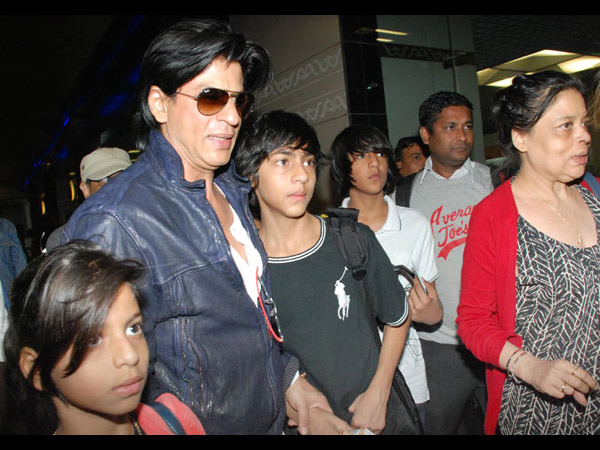 Rare | Unseen | Pictures | Shahrukh Khan | Children | Aryan | Suhana - Filmibeat