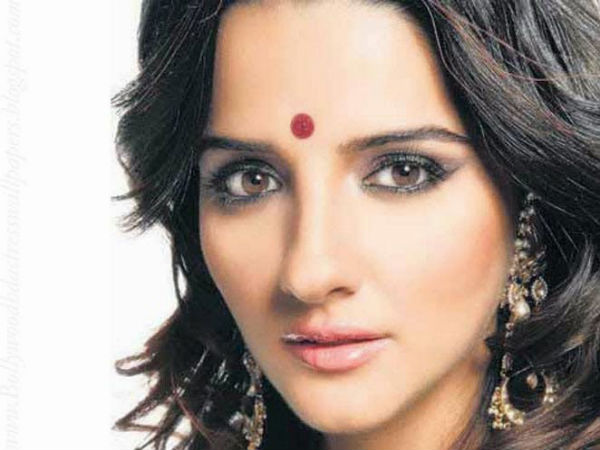 Shruti Seth Abused | Shruti Seth Comment On Selfie With Daughter ...