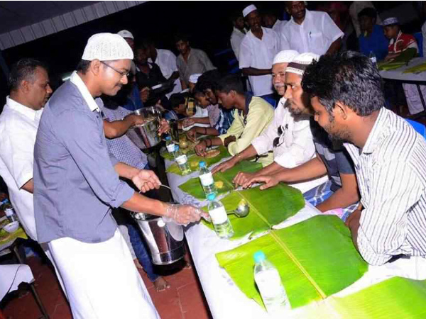 Vijay Iftar Party | Vijay Ramzan Celebrations | Vijay Serving Food To ...