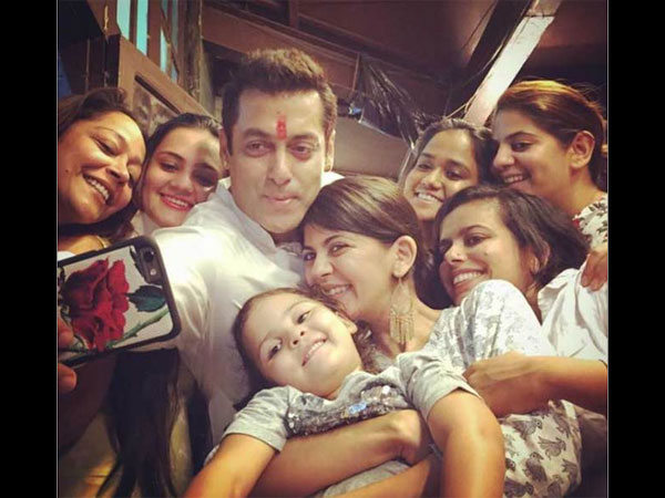 Adorable Pictures Of Salman Khan With His Sisters| Arpita Khan Alvira Khan| Salman Khan ...