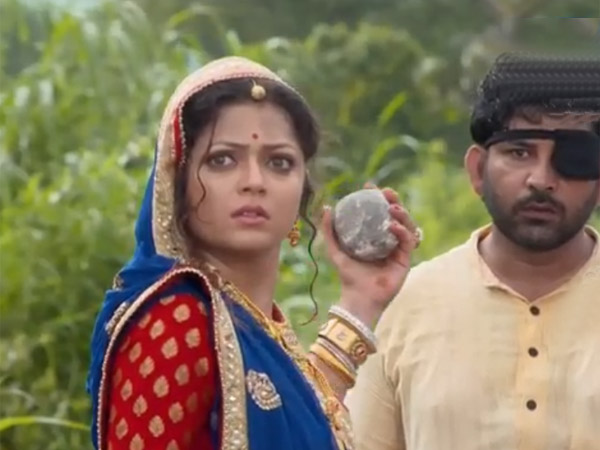 Ek Tha Raja Ek Thi Rani | Ranaji Saves Gayatri In Ek Tha Raja Ek Thi ...