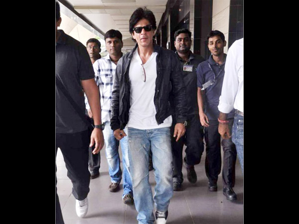 Shahrukh Khan| Airport Style| Shahrukh Khan Airport Style| Shahrukh ...