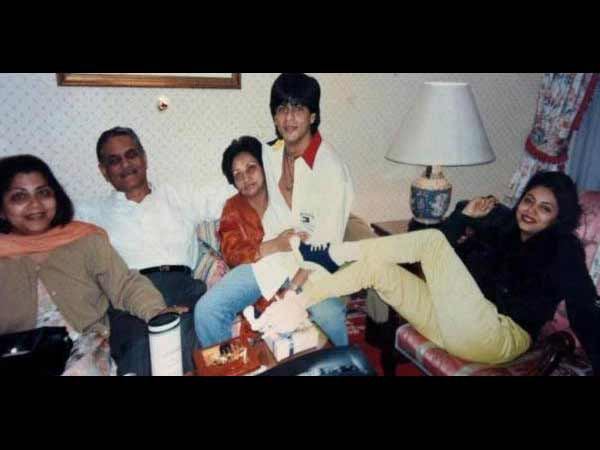 Must See | Candid Picture | Shahrukh Khan | With | Gauri Khan | Family ...