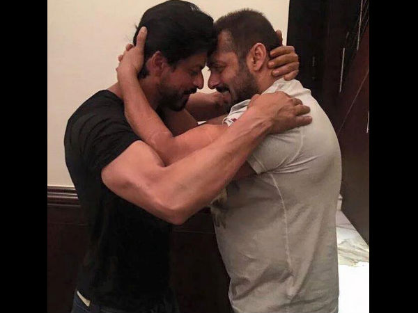 PIC OF THE YEAR! Shahrukh Khan Gets Birthday Hug From Salman Khan ...