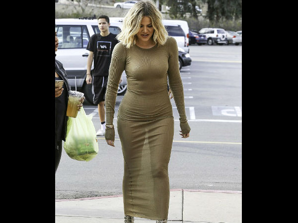 Oops Khloe Kardashian Suffers A Wardrobe Malfunction Shows Her Innerwear Filmibeat