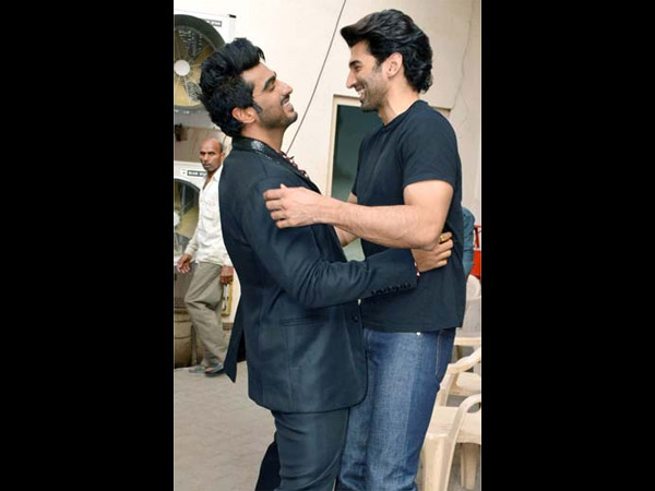Pictures Of Arjun Kapoor & Aditya Roy Kapoor Bromancing On The Sets Of Ki And Ka. - Filmibeat
