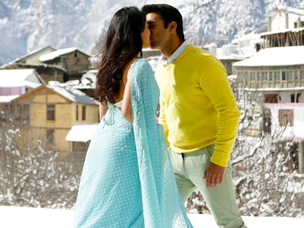 Sanam Re Movie Review, Story Plot And Rating Starring Yami Gautam ...
