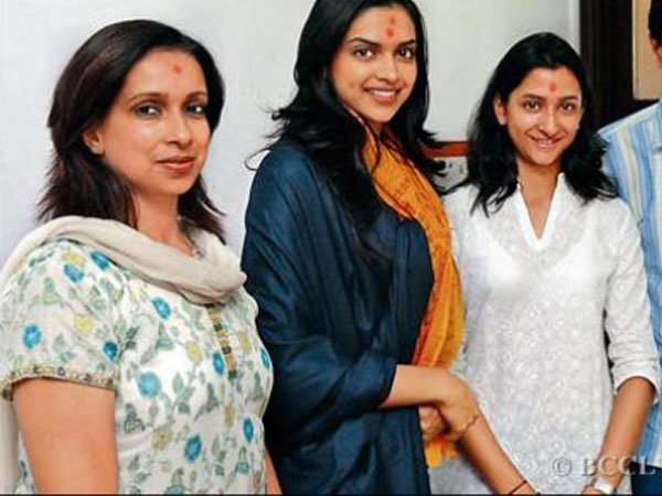 See Deepika Padukone Heart Touching Pictures With Her Parents - Filmibeat