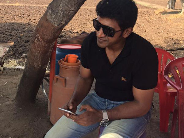 Shivarajkumar And Puneeth Rajkumar Off To Piligrimage - Filmibeat