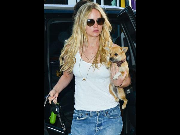 Here are a few must see cute pictures of Jennifer Lawrence and pet dog ...
