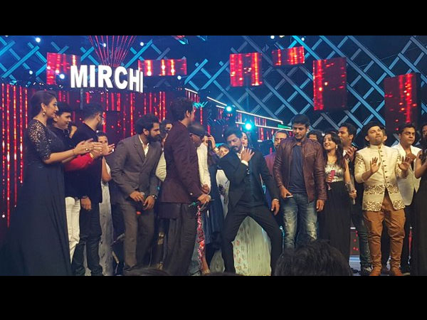 Shahrukh Khan With Hrithik Roshan, Vidya Balan At Radio Mirchi Awards ...