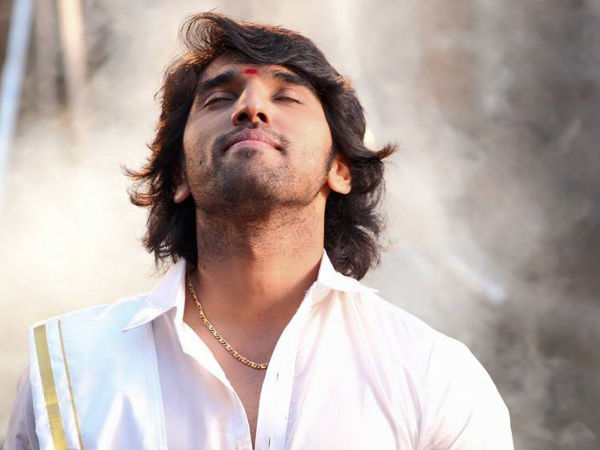 Vijay Raghavendra Turns Singer For Anish Tejeshwar Starrer Akira ...