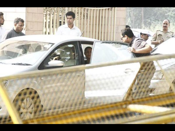 Gauri Khan Father Passes Away Shahrukh Khan Attends The Funeral In ...