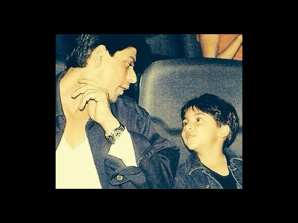 Suhana Aryan Kissing Shahrukh Suhana Aryan Khan Kissing Photo With
