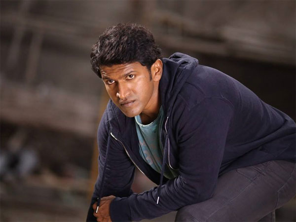 Puneeth Rajkumar Starrer Chakravyuha First Premiere Show On April 21 ...