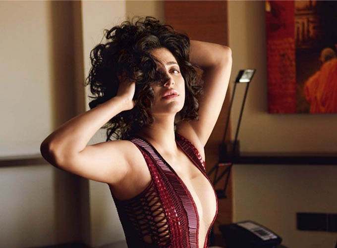 Photos Shruti Haasan Sizzles On The Covers Of Gq Filmibeat