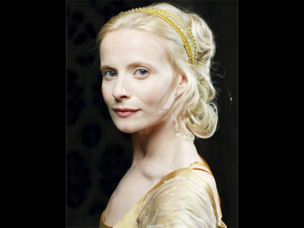 Alice Patten Rang De Basanti, Blonde Beauty Alice Patten, Blonde Woman ...