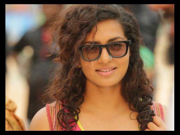 Photos Of Actress Parvathy - Filmibeat