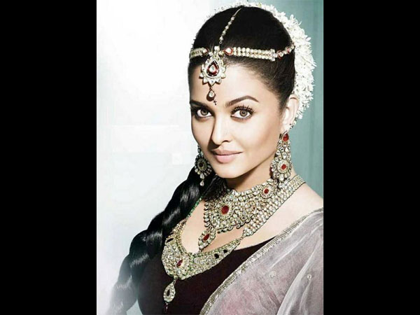 Royal Pictures Of Aishwarya Rai Bachchan, Aishwarya Rai As Rani ...