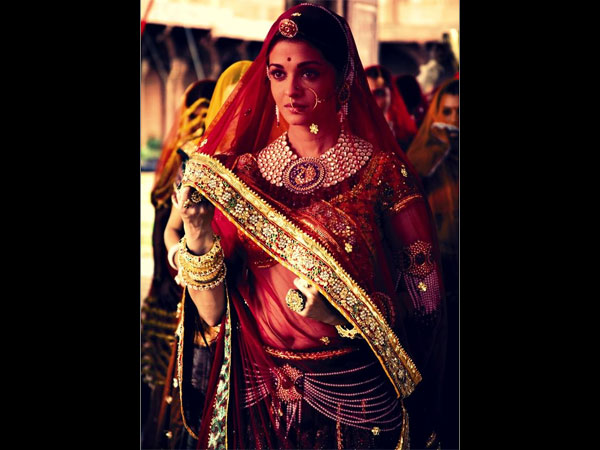 Royal Pictures Of Aishwarya Rai Bachchan, Aishwarya Rai As Rani ...